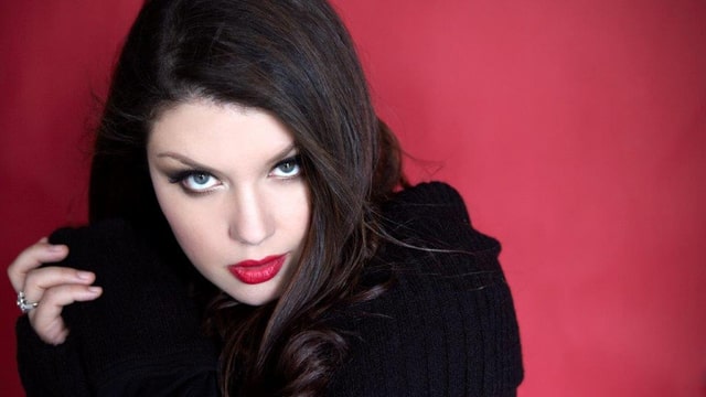 Brings Holiday Obsession to the Stage | The Smith Center Las Vegas